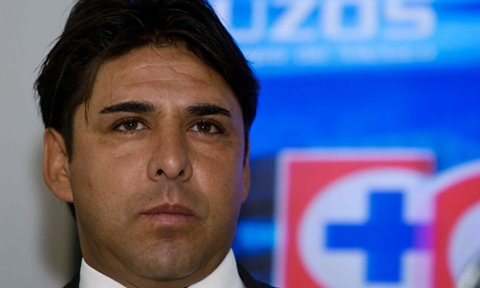 DT argentino Guillermo Rivarola cerca de ponerse el buzo celeste