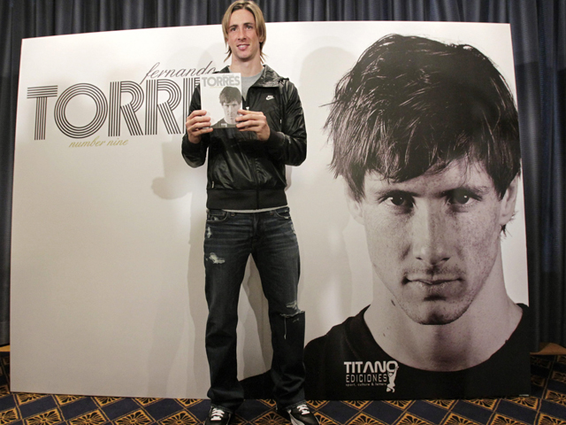 "Number '9'": Fernando Torres presentó su autobiografía