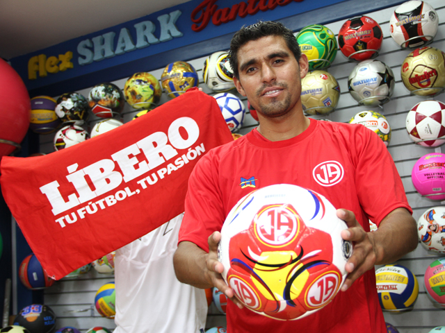 Cerrojo del tifón: César Ortiz se puso la roja del Juan Aurich versión 2012