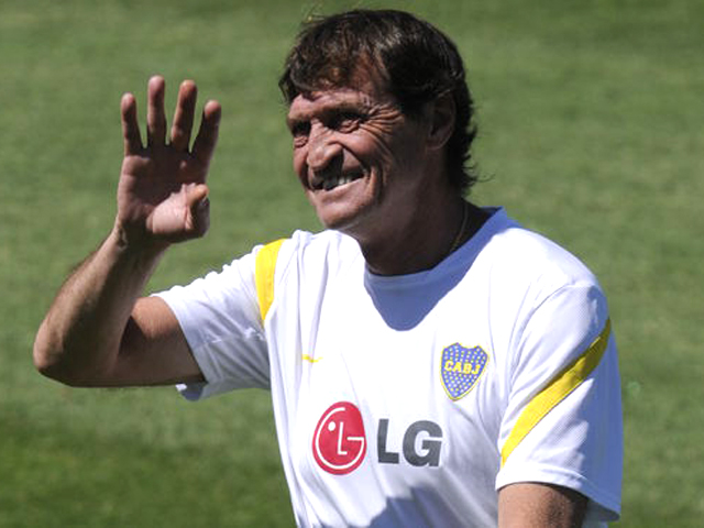 Julio César Falcioni dirigirá a Boca Juniors todo el 2012