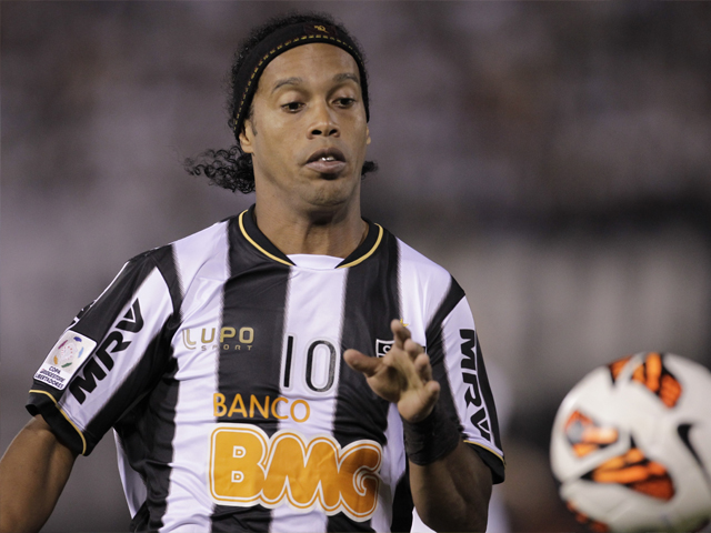 Mira el show de Ronaldinho previó a la final de la Copa Libertadores ...