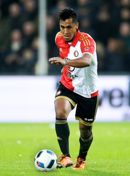 Tapia cayó en el clásico de Holanda