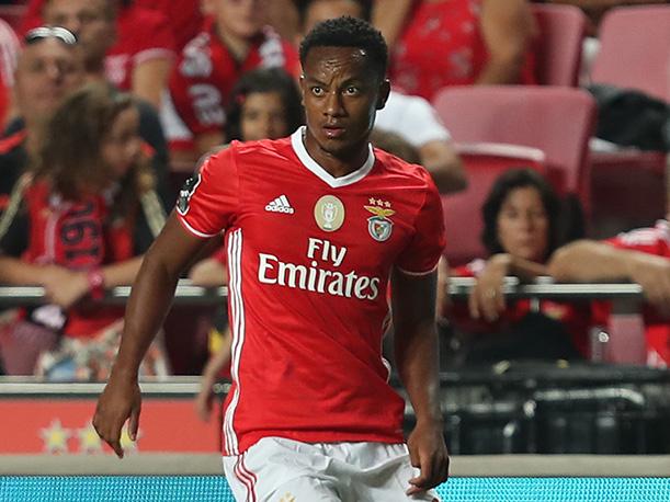 Carrillo ante el increíble Hull