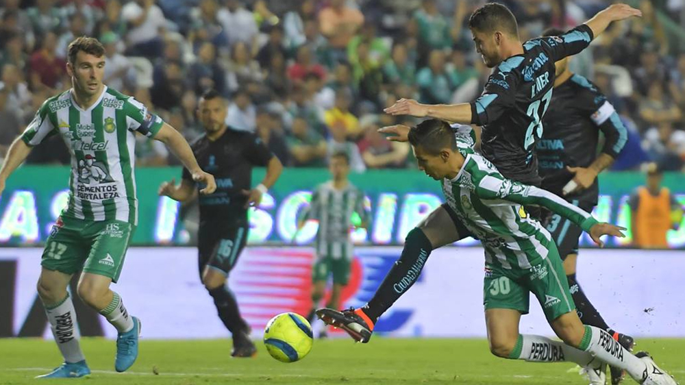 León aplastó 4-0 a Querétaro con Pedro Aquino todo el partido por la ...