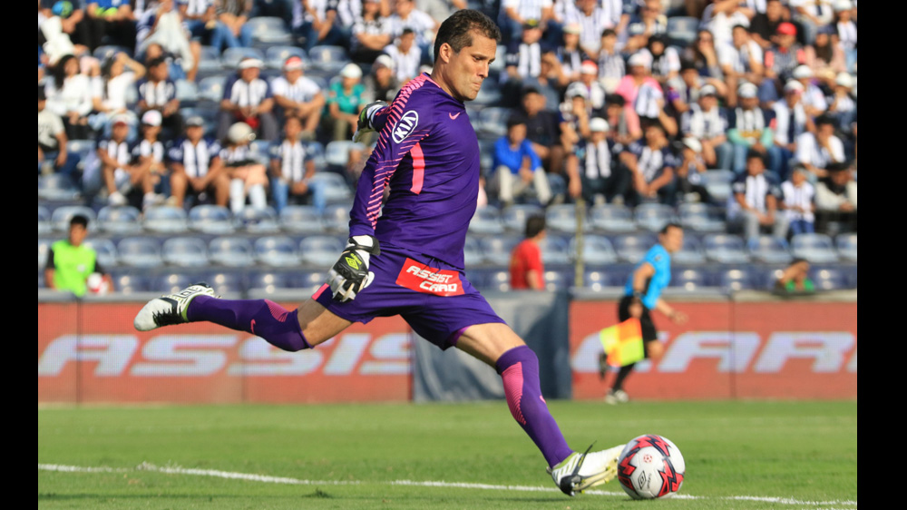 Leao Butrón es elegido como el mejor arquero en la Gala de premiación ...