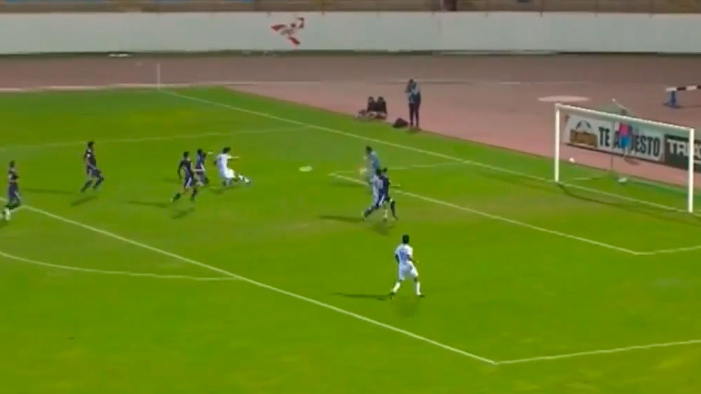 Osnar Noronha humilla a Johan Madrid y anota golazo para el 1-0 de ...