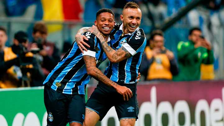 Gremio ganó 2-0 a Paranaense por la ida de la semifinal de la Copa do ...