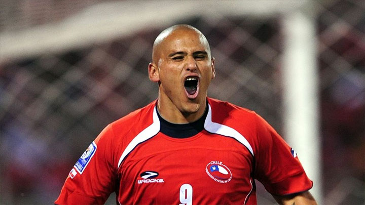 ¡SIGUE VIGENTE! Humberto Suazo fue anunciado como refuerzo de Santa ...