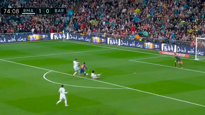 Real Madrid vs. Barcelona: Marcelo evitó gol de Messi con gran barrida ...