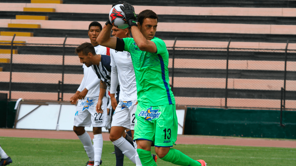 Alejandro Duarte y Renato Solís lucharán por ser titular en Sporting ...