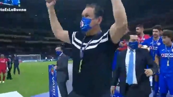 Reynoso hace historia con el Cruz Azul: Así celebró el título de la Liga MX