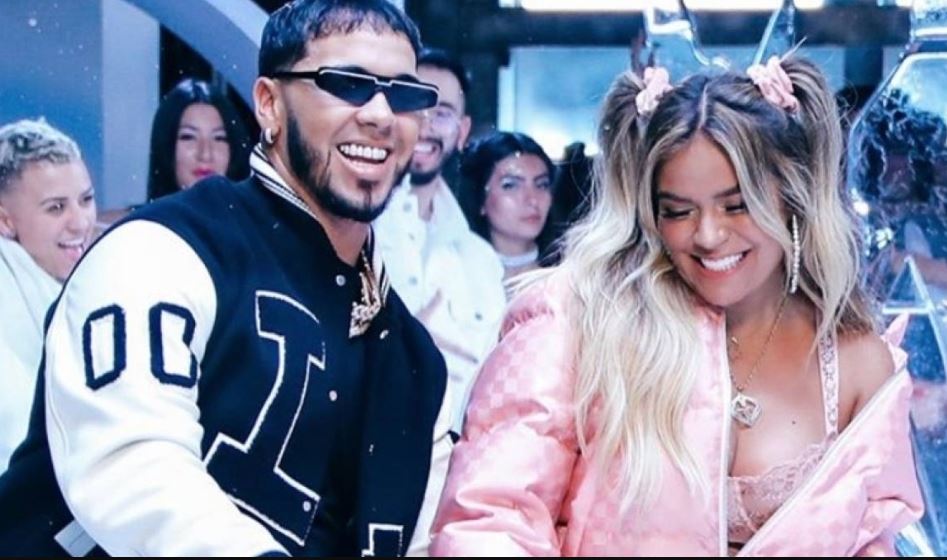 Anuel y Karol G se besan en restaurante y pasan la noche juntos