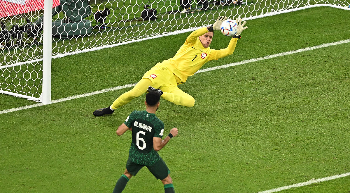 Qatar 2022: ¡Monstruoso! Tomasz Szczęsny y la doble atajada para ...